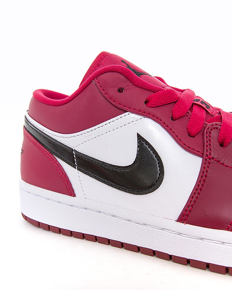 Nike Air Jordan 1 Low | 553558-604 | Röd | Sneakers | Skor | Footish