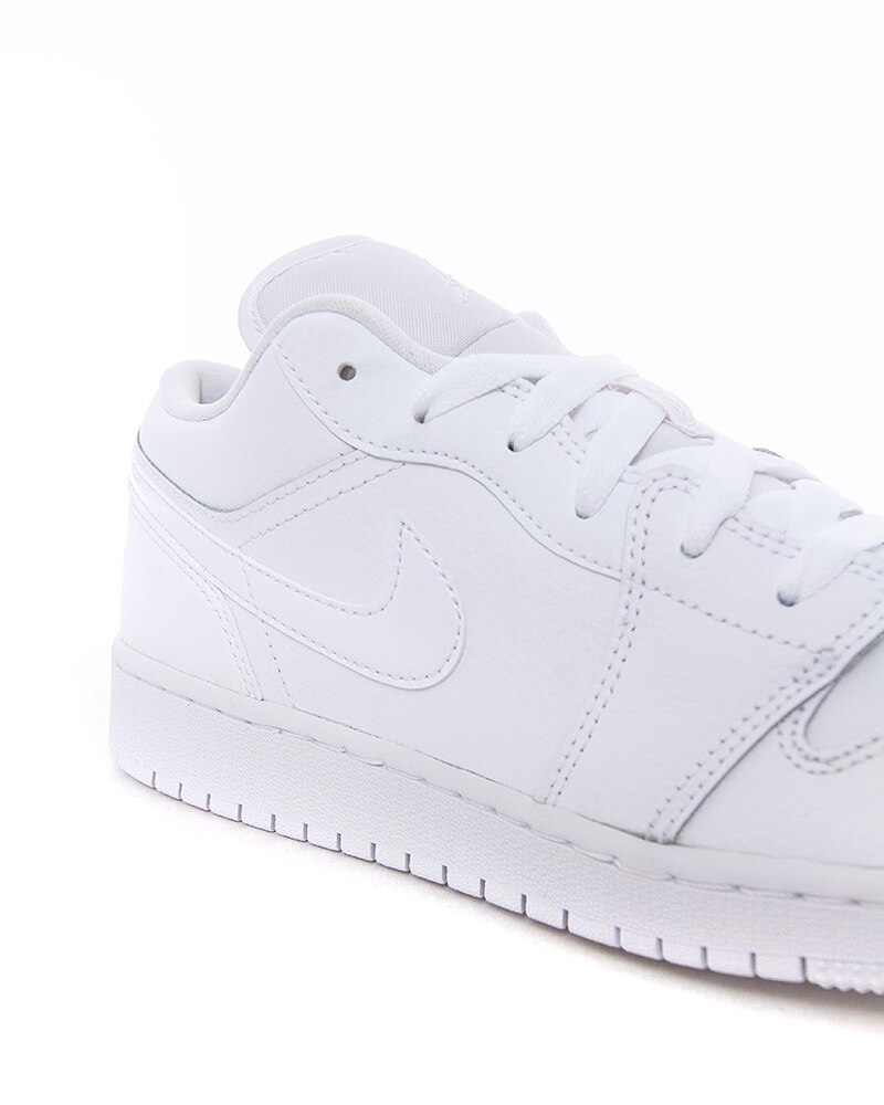 Nike Air Jordan 1 Low (GS) | 553560-126 | Vit | Sneakers | Skor | Footish